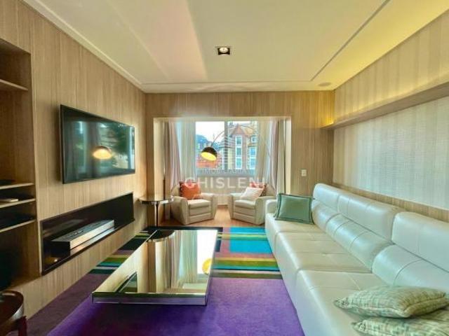 LINDO APARTAMENTO NO CENTRO DE GRAMADO