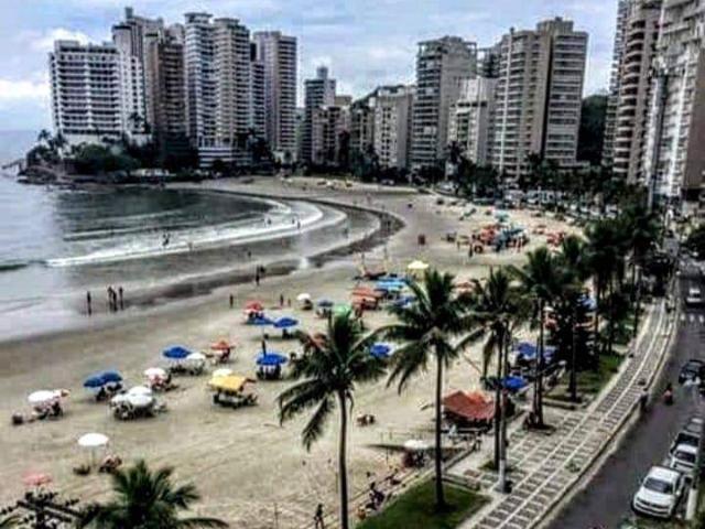 LINDO APARTAMENTO NO CORAÇÃO DA PRAIA DAS ASTURIAS GUARUJA