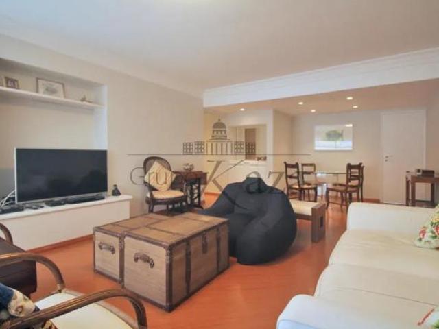 Lindo Apartamento no Jardim América 3 Dormitórios sendo 1 Suíte e 1 vaga Reformado 125m²