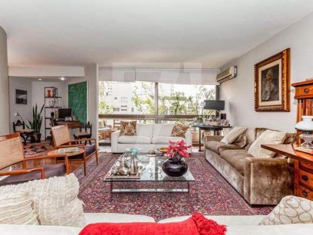 Lindo apartamento no Real Parque com 4 dormitórios