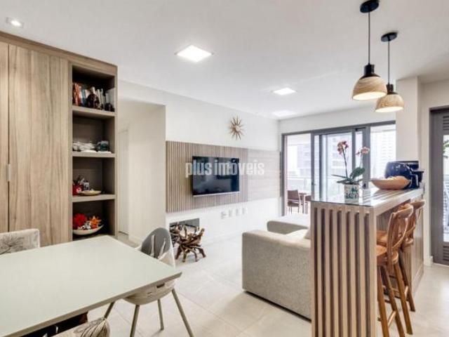 Lindo Apartamento para venda em Moema com 2 quartos, sendo 1 suíte, 72m²