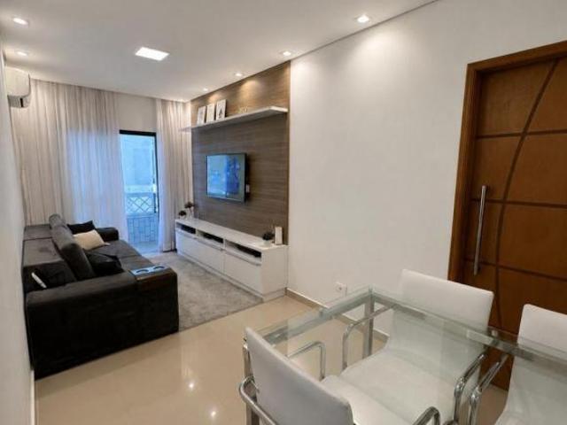 Lindo apartamento porteira fechada, 3° andar de escada, todo reformado, local previlegiado P.grande