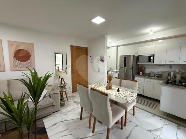 Lindo Apartamento pra vender de 2 dormitórios com Varanda na Vila Maria Alta com vaga de carro