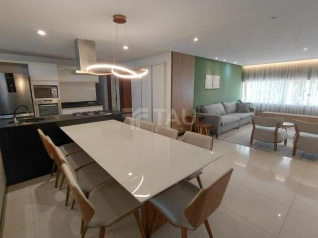Lindo apartamento reformado 4 Quartos SQS 208 Asa Sul