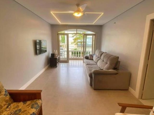 LINDO APARTAMENTO REFORMADO À 01 QUADRA DA PRAIA!