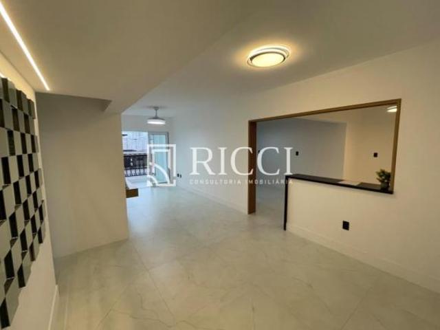 Lindo Apartamento Reformado à venda em Santos SP, Campo Grande, 2 quartos, 1 suíte, 2 salas, 3 banhe