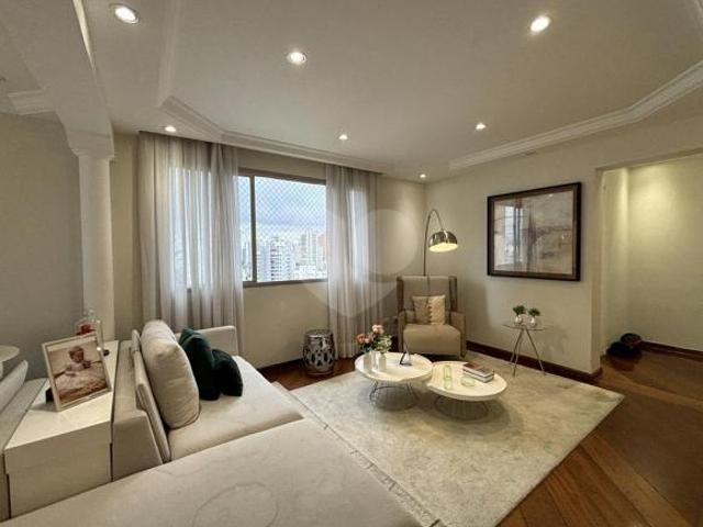 Lindo apartamento reformado, andar alto, localizado na região de Santa Teresinha