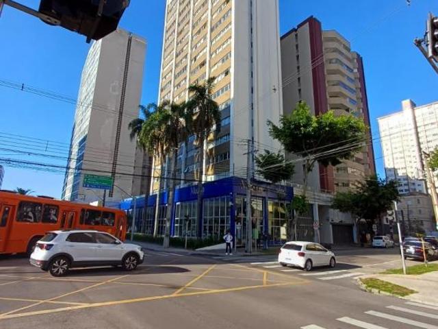 LINDO APARTAMENTO REFORMADO, ANDAR ALTO NO CENTRO
