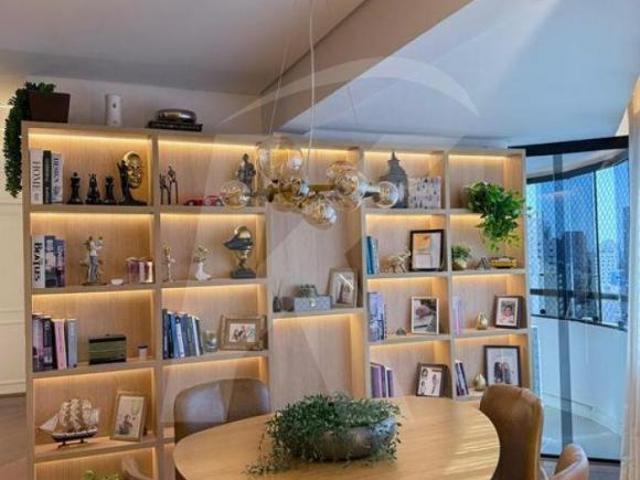 Lindo Apartamento reformado de 98m², com 3 quartos, sendo 1 suíte