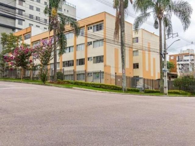Lindo apartamento reformado no Água Verde!