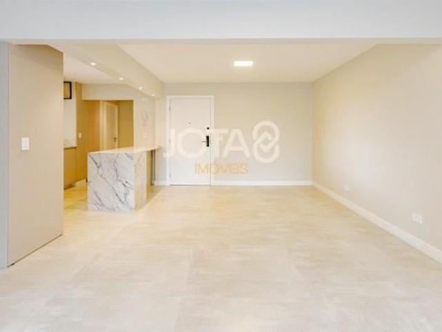 Lindo apartamento reformado no Bigorrilho J8