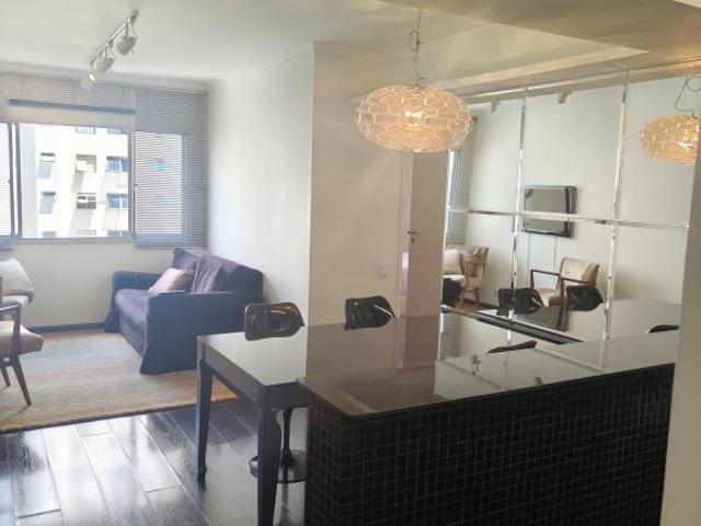 Lindo apartamento semi mobiliado com 02 dormitórios, 01 vaga em Moema