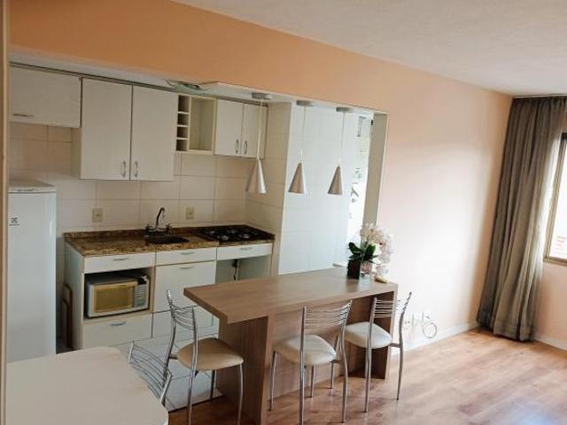 Lindo apto mobiliado 1 dorm. com box, Rua Santana, andar alto, terraço coletivo