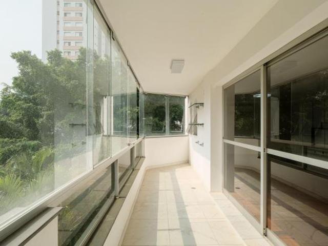 Lindo apto alto padrão p/venda c/215m2 e 03 suites Campo Belo