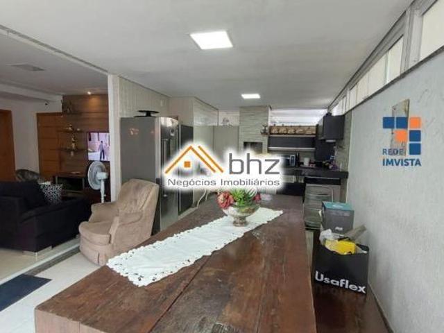 Lindo apto área privativa. Prédio revestido, ótima localização, contemplando, 3