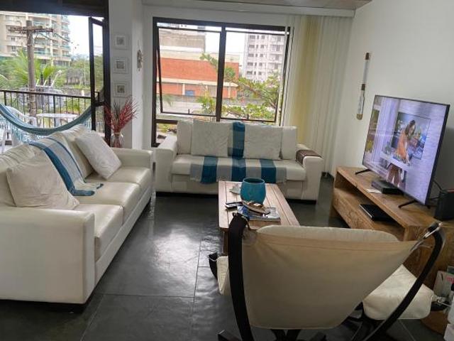 LINDO APTO COM VARANDA E 2 VAGAS PX. PRAIA
