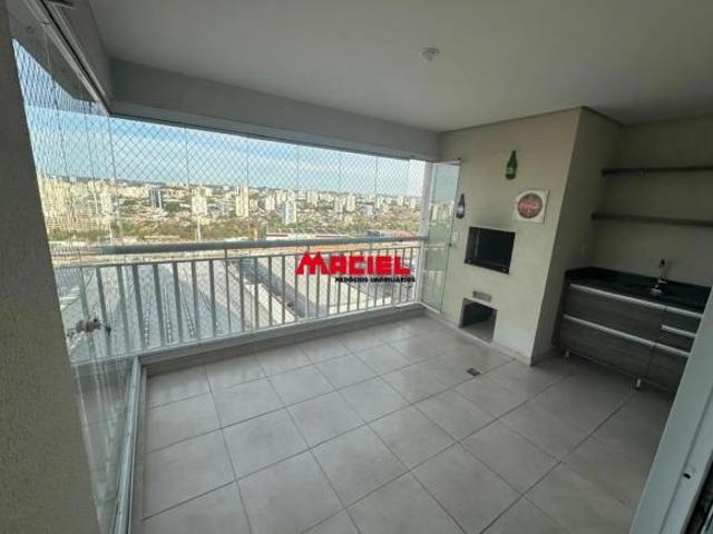 LINDO APTO COM ÓTIMA LOCALIZAÇÃO, COM 3 DORMITÓRIOS, 1 SUITE, SACADA COM VISTA LIVRE, ELEVADOR