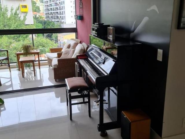Lindo apto Prédio com prêmio de arquitetura em Vila Madalena/São Paulo!