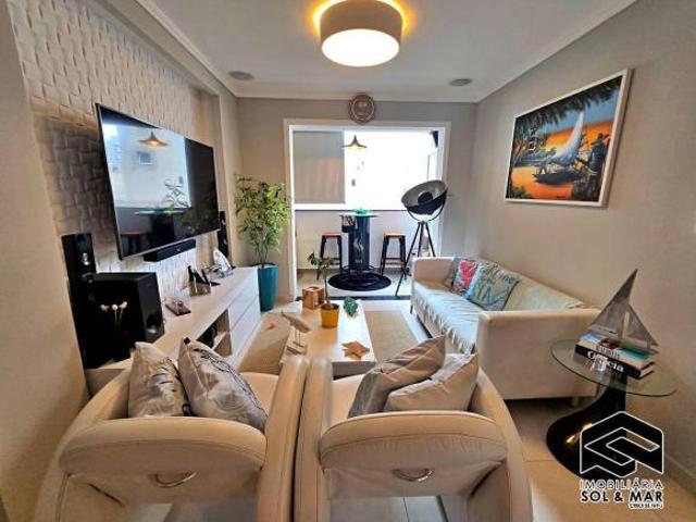 LINDO APTO REFORMADO, 03 DORMITÓRIOS COM SUÍTE, SACADA, LADO PRAIA!