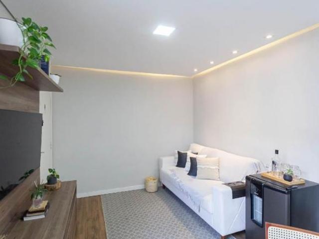 Lindo apto 2 quartos, vista livre, 4 andar