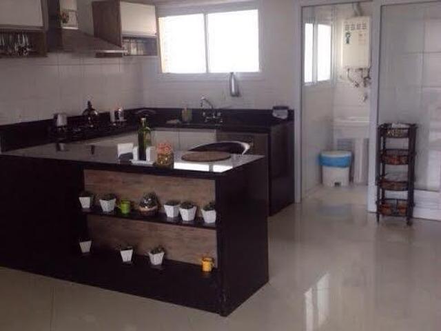 lindo bem decorado com muito bom gosto e varanda gourmet em condo completo!