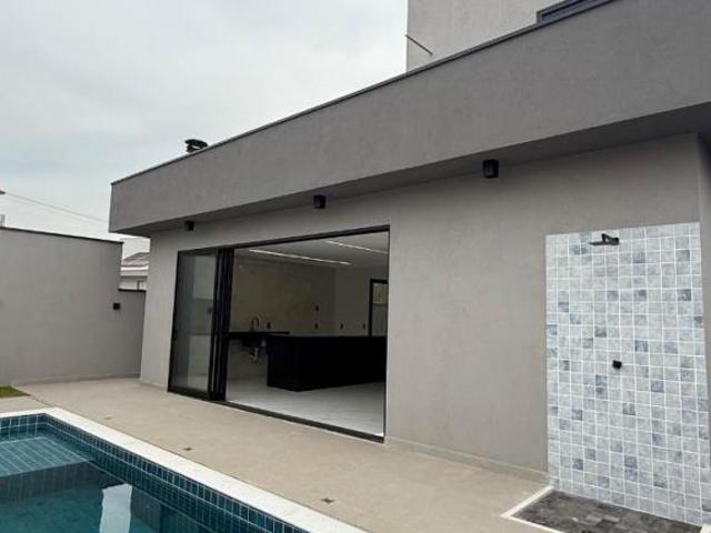 Lindo casa a venda no Condomínio Bella Vitta, próximo aos principais pontos cobiçados da cidade de J