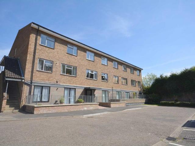 Lindo Close, Chesham HP5 1 bed apartment to rent £1,000 pcm £231 pw