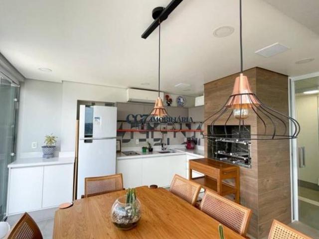 Lindo e moderno Triplex a Venda mobiliado com 212m²