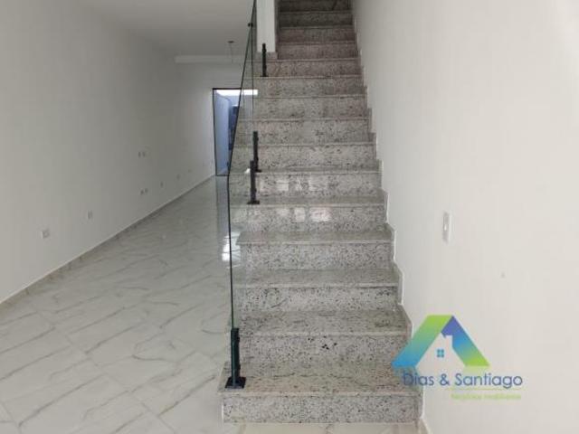 Lindo e novo sobrado com 125 m² em 3 dormitórios, 1 suíte e 2 vagas