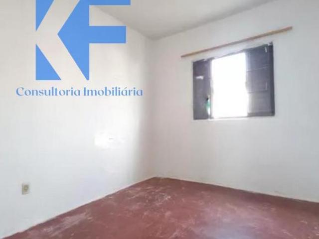 Lindo e aconchegante lar à venda! Esta encantadora casa antiga possui tudo o que você precisa: 2 qua