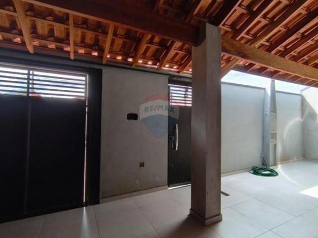 LINDO IMÓVEL COM TRÊS DORMITÓRIOS