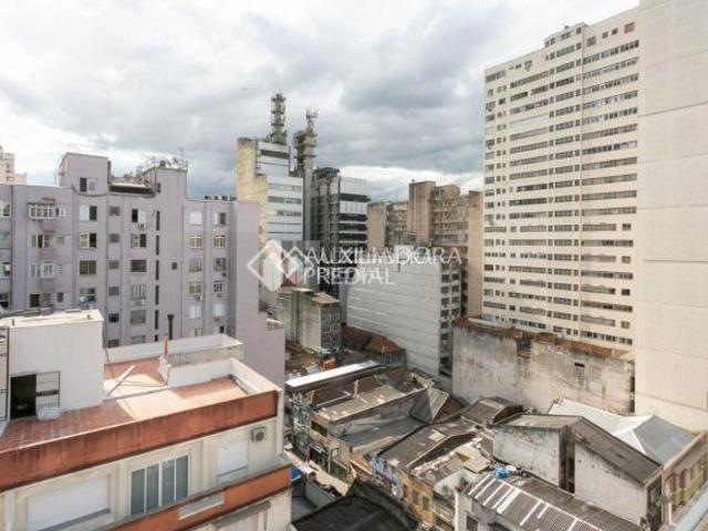 Lindo loft de frente com terraço, andar alto, próximo Santa Casa, UFRGS