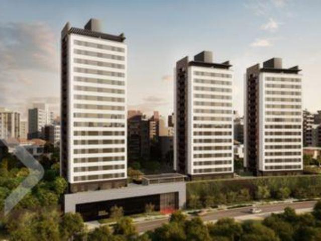 Investimento pronto para gerar renda no coração do Petrópolis. Mobiliado