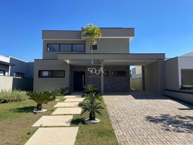Lindo projeto no Cond. Villas do Golf, sua área construída é de 255m² e 503m² de terreno. Com previs