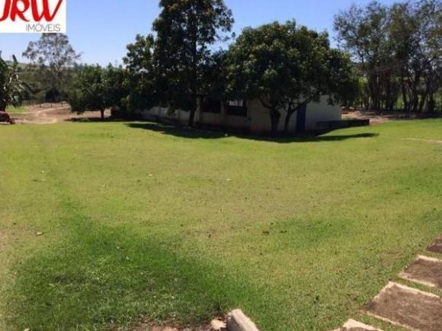 Lindo sitio 36.800 metros de área sendo a casa principal com três suítes, sala de estar, TV e jantar