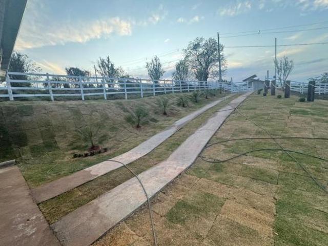 LINDO SÍTIO À VENDA EM MOEDA, COM ÁREA DE LAZER COMPLETA, PISCINA E VISTA PARA AS MONTANHAS