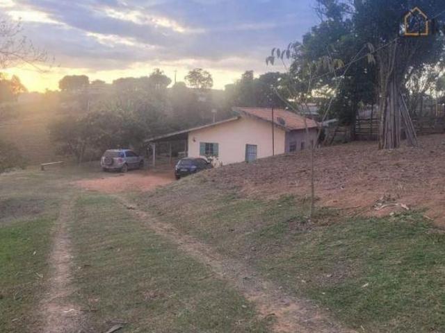 Lindo sítio à venda em Pedra Bela, cidade turística no interior de SP, área total de 32.000m², 3 nas