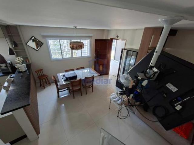 Lindo sobrado, moderno, com 3 dorms, 1 suíte, na Vila Guilhermina, Praia Grande