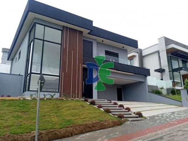 Lindo sobrado num condomínio de alto padrão São José dos Campos/SP