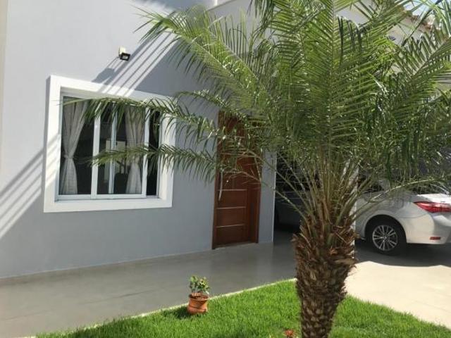 Lindo Sobrado no Bairro Jardim Karolyne com 235m²