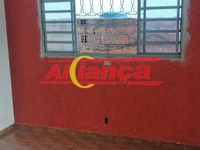 Lindo Sobrado no Bairro São Manoel facil acesso a rodovia presidente dutra e comercios