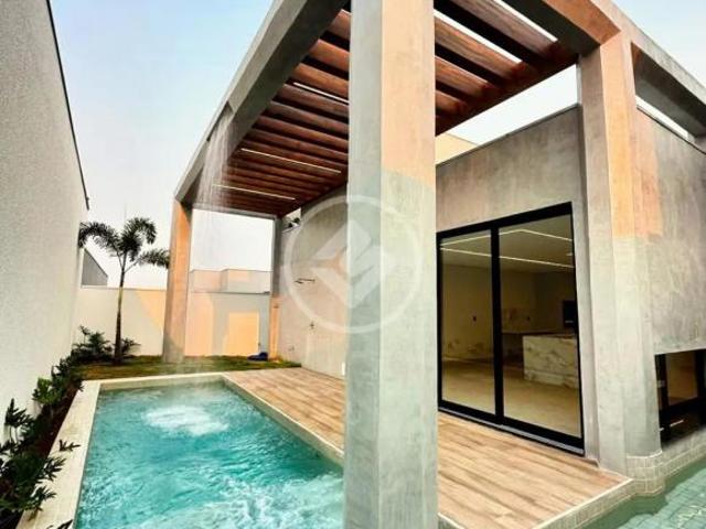 Lindo Sobrado no Condomínio Florais da Mata à venda, estilo contemporâneo com 4 suítes e energia sol