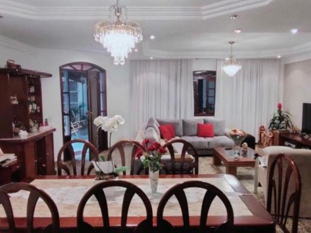 Lindo sobrado no Jd. Vila Galvão 345m² 4 dormitórios