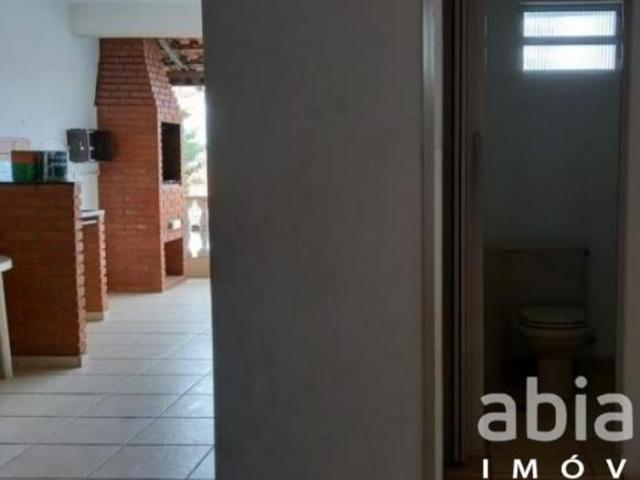 Lindo Sobrado à Venda 200m², 2 Dormitórios, Churrasqueira e 2 Vagas Conforto e Praticidade