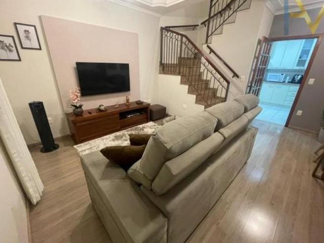 Lindo sobrado a venda com 176 m² construção, 3 quartos sendo 1 suite, 2 vagas cobertas, completo de