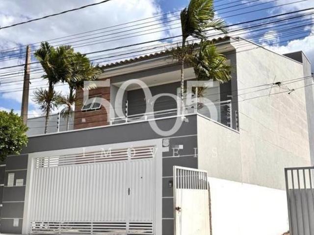 Lindo sobrado à venda com 240m² e 3 suítes