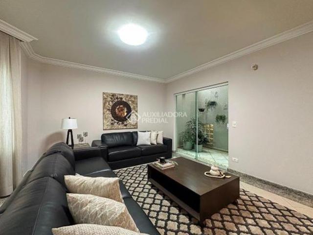 LINDO SOBRADO À VENDA COM 262M², 3 SUÍTES, 3 VAGAS JARDIM HOLLYWOOD SÃO BERNARDO DO CAMPO