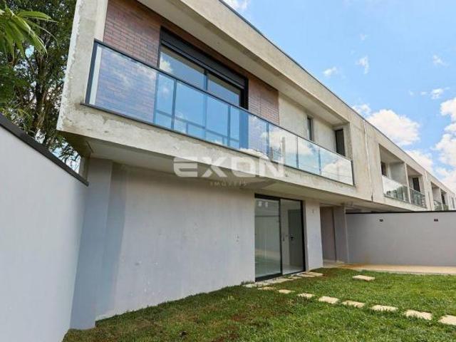 Lindo Sobrado à Venda com 3 Suítes – Localização Privilegiada no Orleans