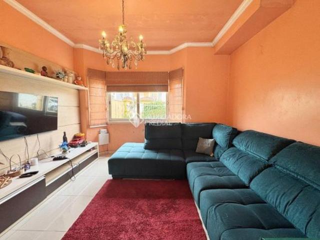 Lindo sobrado à venda com 3 quartos no Moinhos de Vento