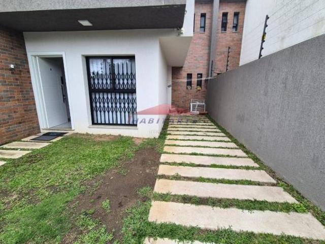 Lindo sobrado à venda em Curitiba PR: 3 quartos, 1 suíte, 2 salas, 3 banheiros, 2 vagas de garagem